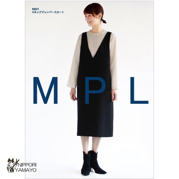 株式会社サンプランニングのパターンです。タイプ：大人(身長160cm前後、バスト75-104cm)深めのVネックが胸元をすっきりと見せる、身幅にゆとりがあり、身体のラインが出にくい綺麗なIラインで着こなせるシンプルなジャンパースカート。プル...