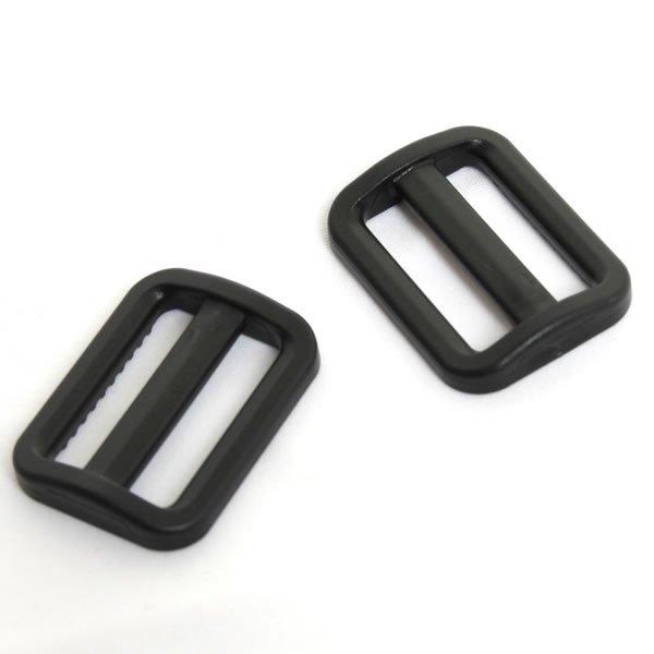 プラスチック製のコキカンです。肩掛け式のカバンやリュックなどの調節金具として使用します。