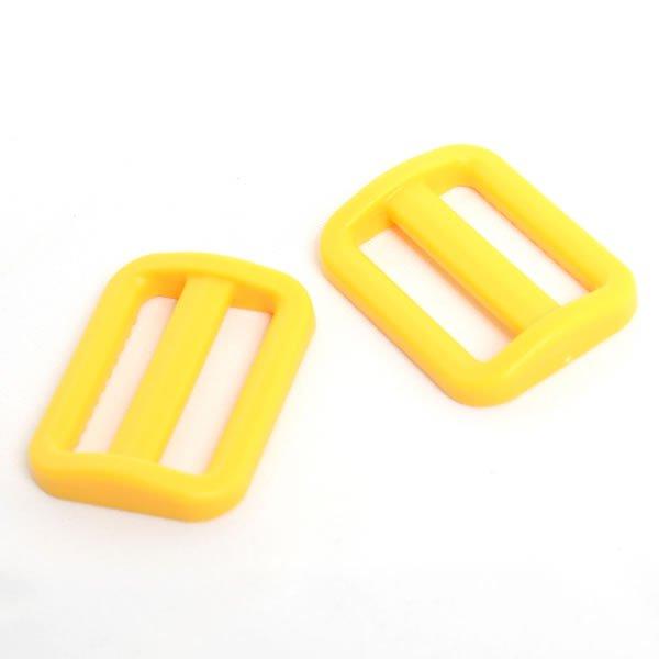 プラスチック製のコキカンです。肩掛け式のカバンやリュックなどの調節金具として使用します。