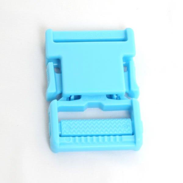 プラスチック製のバックルです。フタ付きのカバンやリュックのフタの部分に使用します