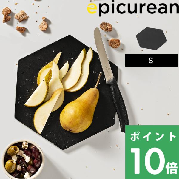 六角形のデザインが特徴的なカッティングボードです。四角や丸形のまな板と比べ、限られたキッチンスペースで効率的に使用することが出来ます。また、辺の長さが均等なので、カッティングボードを回転させると、食材を移動させることなく切り分けることもでき...