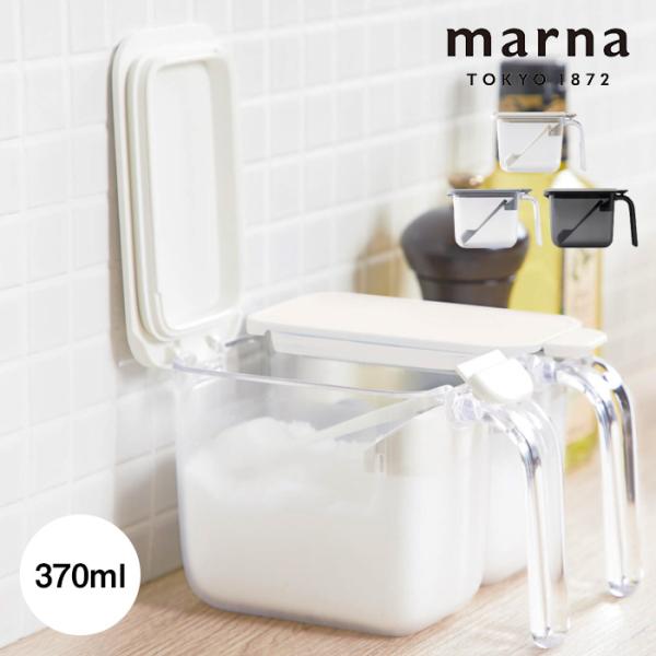 パッと開いてサッとすくえる「調味料ポット」。手元にあるボタンを押すとワンタッチで蓋が開きます。蓋は奥に開くから、手元が見やすく調味料をすくいやすい。湿気を防ぐパッキン、5ml計れる小さじスプーン、二役こなすすり切り板など、嬉しい機能が満載で...