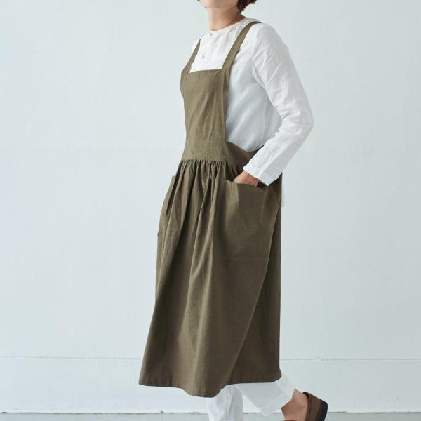 ギフト対応：可ネコポス：1点まで●コットンエプロン名称　ピナフォアエプロン　pinafore apronカラー　DRP05　カーキ組成　綿 100％サイズ　フリー　着丈約95cmデザイナー　アズマファブリックメーカー　サニーロケーション/S...