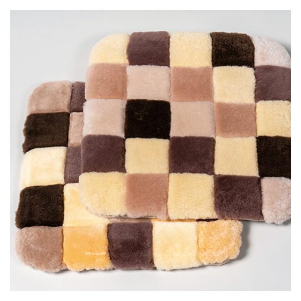 【サイズ】40×40cm 2枚組　●重さ：0.4kg（1枚）【材質】表面：羊毛皮100％　●裏面：ポリエステル100％　●中財：ウレタン【生産国】中国