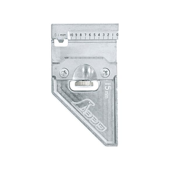 特長●対応する曲尺(15mm巾)に取り付けて長いケガキ線が引けます。●突き当て位置を変えることで45°のケガキ線が引けます。●耐衝撃、耐摩耗性が高く、熱にも強い金属製です。●バーニヤ目盛付なので、細かい寸法まで読み取れます。●逆向きに取り付...