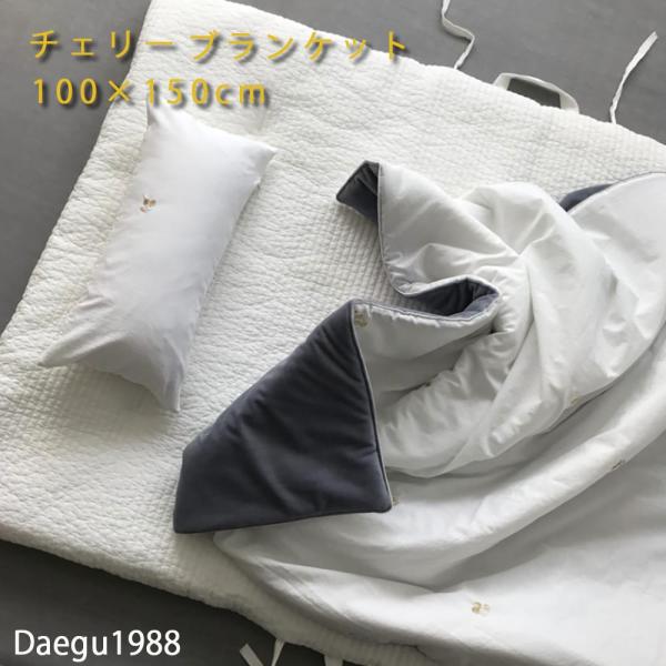 商品詳細とても可愛いチェリー刺繍、マイクロファイバーで寒い季節も大丈夫。＞素材表地：綿１００％裏地：マイクロファイバー（2.5mm）１００％中綿：ポリエステル１００％＞サイズ:１００×１５０cm（±５cm）＞生産国:韓国＞keyword韓国...