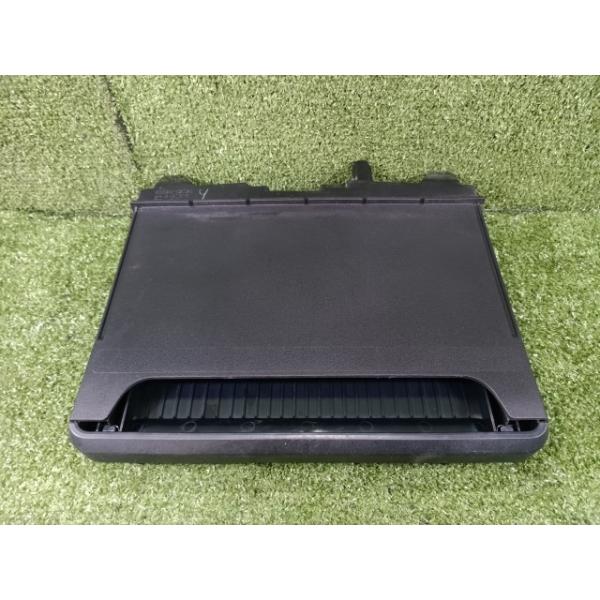 **** 商品説明を必ずご確認ください ****部品管理番号：202507001879900メーカー純正品番：55601-52020-C0部品名：フロントテーブル部品区分：リサイクル品管理品番：引き出しテーブル車名：サクシード車両タイプ名：...