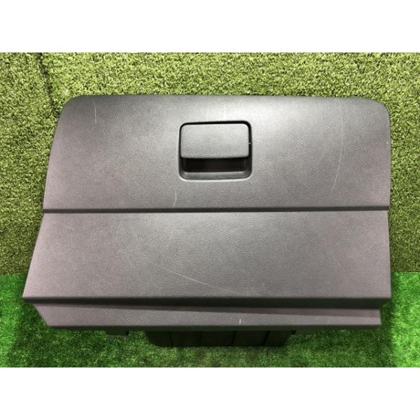 **** 商品説明を必ずご確認ください ****部品管理番号：202605000770210メーカー純正品番：68510-5RY0A部品名：グローブBOX部品区分：リサイクル品管理品番：X ツートーンインテリアエディション車名：キックス車両...