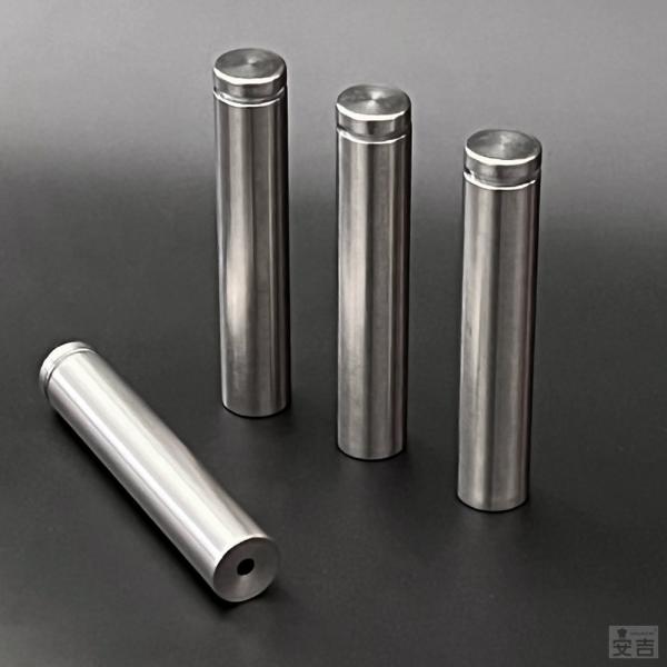 【サイズ】約φ19mm×100mm【入数】4【材質】本体:ステンレスSUS304/ネジ部:スチール(クロムメッキ)壁面とサインとの間にスペーサーを使用することで、壁面からサインを浮かせて取り付けることが可能です。手回しで取り外せるため、効率...