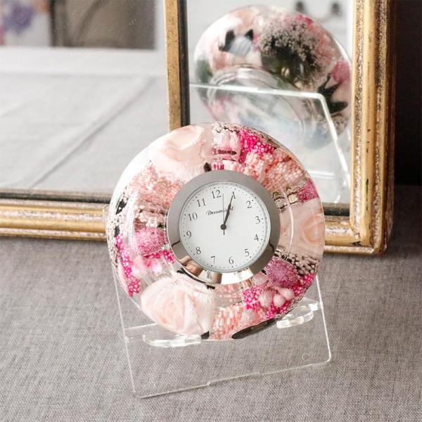 ブランド：DREAM LIGHT商品名：ドリームクロック プティデザインリトルローズスプリングフラワーフローララハッピーフルーツマーガレットサイズ(約)：直径9×厚み4.5×台付き高さ11cm電池について時計本体に取り付けられている電池はテ...