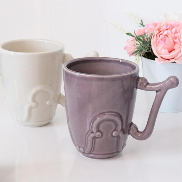 ブランド/BORDALLO PINHEIRO(ボルダロ・ピニェイロ)商品名/ヴィエナ マグカップサイズ/直径9.5φ×高さ12cm、持ち手横幅5cm内容量/425ml重さ/約200g材質/陶器生産国/ポルトガルお届け方法/宅配便注意事項食器...