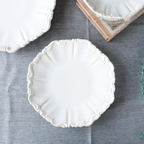 ノブレス ラウンドプレート Mサイズ(約)直径21×高さ2cm材質：陶器原産国:中国お届け方法：宅配便注意事項食洗機・電子レンジ・オーブン使用可製造工程上、商品により釉薬の濃さや柄の出方が異なります。また生産ロットにより色味は異なります。釉...