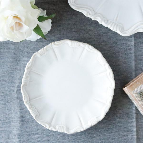 ノブレス ラウンドプレート Sサイズ(約)直径15×高さ2cm材質/陶器生産国/中国お届け方法/宅配便(メール便不可)注意事項食洗機・電子レンジ・オーブン使用可製造工程上、商品により釉薬の濃さや柄の出方が異なります。また生産ロットにより色味...