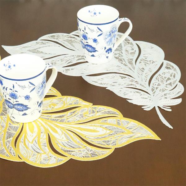 商品名：ビニールランチョンマット 2枚セットカラー下記2色よりお選びください。ゴールド＆ベージュ シルバー＆ベージュサイズ：横幅45×奥行き22cm材質：ポリ塩化ビニル生産国：台湾お届け方法：宅配便(メール便不可)関連ワードこんなワードで検...