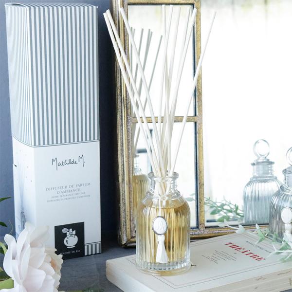ブランド：Mathilde M / マチルドエム商品名：リードディフューザー香りベルアンヴォリ、ディバインマーキーズ、コットンフラワーマーキーズ、ライスパウダー商品内容：リフィル/80ml、リード×9本/長さ25cm、キャップ主成分：エッセ...