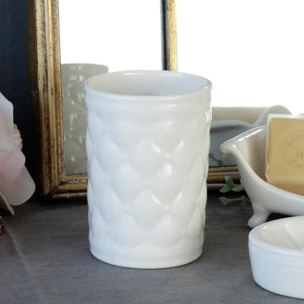 ブランド：Mathilde M/マチルドエム商品名：歯ブラシスタンドサイズ：直径8×高さ10.7cm材質：陶器原産国：中国お届け方法：宅配便注意事項写真撮影時の光の加減により実際の色と若干異なる場合がございます。日時指定をされた場合でも交通...