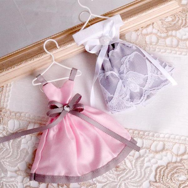 マチルドエム センティッドデコ用ミニドレス下記2種類よりお選びください。グレーピンクMathilde M(マチルド・エム)は1986年にフランス・ブルゴーニュに工房兼ショップを開業。レースとオーガンザのエレガントなミニドレス。内側のポケット...