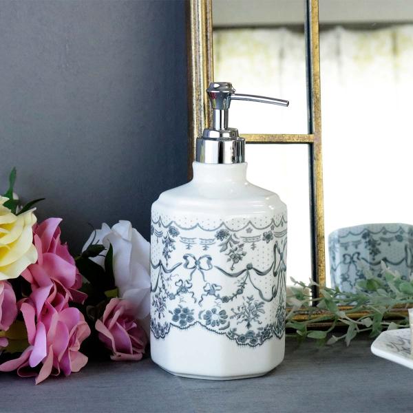 ブランド：Mathilde M/マチルドエム商品名：ソープディスペンサーサイズ：横幅8.5×高さ19×奥行き8.5cm材質：陶器原産国：中国お届け方法：宅配便注意事項写真撮影時の光の加減により実際の色と若干異なる場合がございます。日時指定を...