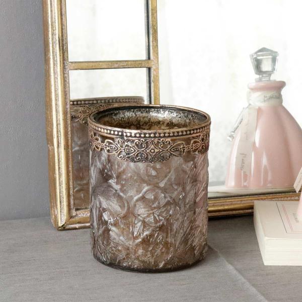 ブランド：Mathilde M/マチルドエム商品名：キャンドルホルダーサイズ：直径9.8×高さ11.8cm材質：ガラス、金属原産国：中国お届け方法：宅配便注意事項ハンドメイドによるアンティーク加工が施されておりますので、気泡、小傷のようなも...