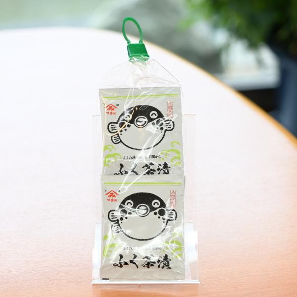 ふくの港　山口県下関から下関やまみ馬関茶屋ふく茶漬け5g×3パックお湯を注ぐだけで、下関の味わいをご家庭で。ふぐの旨みを手軽に楽しめる「ふく茶漬」。忙しい日の食事や夜食、飲んだ後の締めにもおすすめです。3袋入りなので、ご自宅用はもちろん、ち...