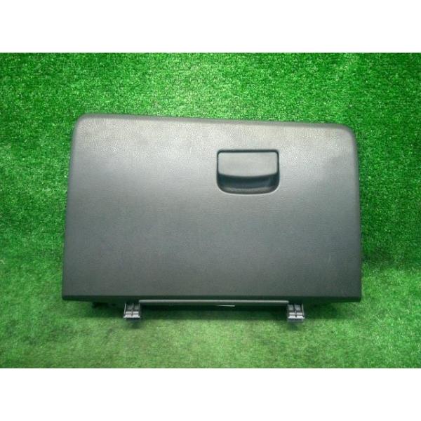 **** 商品説明を必ずご確認ください ****部品管理番号：221026000670210メーカー純正品番：SU003-01953部品名：グローブBOX部品区分：リサイクル品管理品番：黒車名：８６車両タイプ名：2Dクーペ通称型式：ZN6A...