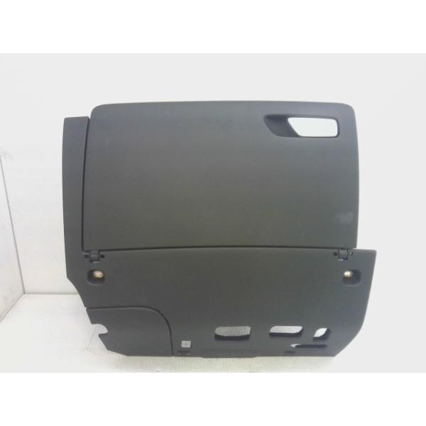 **** 商品説明を必ずご確認ください ****部品管理番号：260204000570210メーカー純正品番：8V2857035D部品名：グローブBOX部品区分：リサイクル品車名：アウディ A3車両タイプ名：5ドアハッチバック通称型式：WA...
