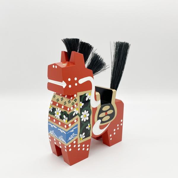 ・製造元：株式会社八幡馬・サイズ(mm):高さ170×正面幅45×横幅121・原材料：国産木材・カラー： 赤・原産国：日本※手作り品の為、サイズに多少の誤差があります。また、模様も画像と全く同じではないことをご了承ください。※商品画像につい...