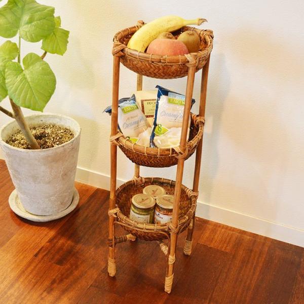 【サイズ】・全体サイズ：幅20cm 奥行20cm 高さ60cm・バスケットのサイズ：幅20cm 奥行20cm 深さ8cm×3個【素材】ラタン（籐）・バンブー（竹）【コメント】ロンボク島より味わい深いバスケットラックが入荷しました♪ロンボク島...
