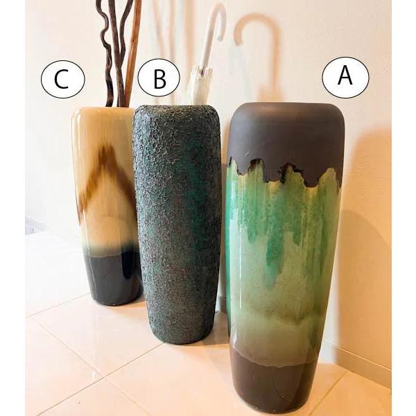 当店人気商品の傘立てから陶器の傘立てが入荷しました☆モダン感にもリゾート感にもしっくり来る商品でございます。もちろん水に強い素材で出来ておりますのでご安心下さい。傘立てだけではなく、オブジェとしても活躍します！傘がおよそ４本ほど入る仕様とな...