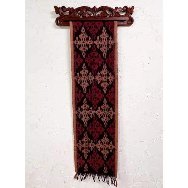 バリ島伝統の織物イカット☆彡バリのリゾートホテルのようなお部屋にしたいときは欠かせないアイテム！テーブルセンター、壁に掛けたり、イカットは様々なシーンでお役に立ちます！一つ一つ、手織りで出来ており、とてもぬくもりがあるバリイカットは一枚作る...