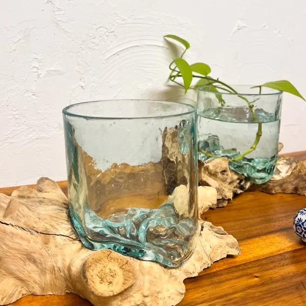 大人気！新しい流木ガラスポットがバリ島から入荷しました！☆天然の流木のくぼみにバリ島のクリアブルーのガラスを流し込んでひとつひとつ手作りされた小さなガラスポットです。流木に合わせてガラスポットを作りますので、個々に形状が違い個性溢れます！そ...