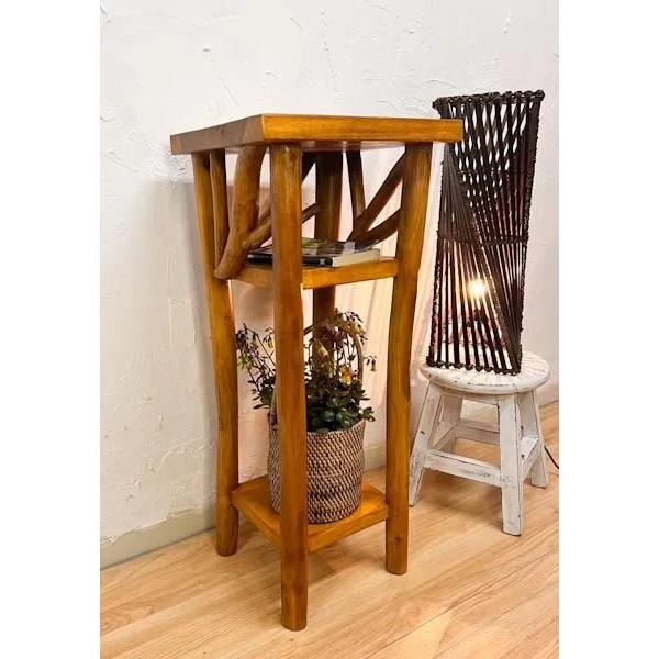 当店の実店舗でも一番人気のARシリーズです！今まで無かったスクエア型の高さのあるサイドテーブルになります。コンパクトなので隙間にもピッタリ収納でき、また無垢材で出来ておりますので、重い物も 平気で載せられちゃいます！テストで20kgの重りを...