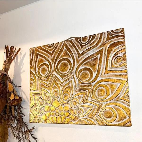 バリ島よりおしゃれなオブジェが入荷しました！！大きいピーコック柄（クジャク）がカワイイです☆彡ゴールドカラーで模様も凹凸がありますので立体的で高級感がございます。オブジェを掛けるとお部屋の雰囲気が一気にアップします！！取付も簡単。もちろん壁...