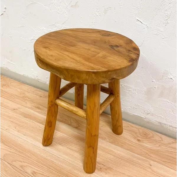 バリ島からカワイイスツールが入荷しました☆シンプルで使いやすくキッチンや玄関やダイニング等で大活躍いたします！チーク無垢材の一枚板でございますので　湿気にもとても強いので洗面台や浴室踊り場等のパウダールームにも最適です！もちろんインテリア性...