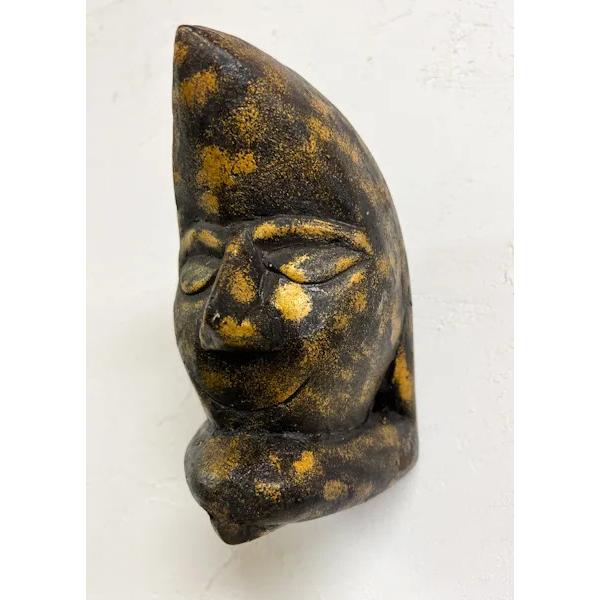 【サイズ】全体サイズ：幅１０ｃｍ×奥行１２ｃｍ×高さ１５ｃｍ【素材】天然木・壁掛け金具付き【コメント】人気のにっこりムーンから今度はゴールドカラーが入荷です！見ているだけでこちらも微笑んでしまう表情とアンティーク調に仕上げられたゴールドカラ...