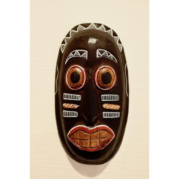 【サイズ】■サイズ：約高さ２０ｃｍ×幅９ｃｍ×奥行３ｃｍ【素材】■材質：天然木【コメント】●かわいいアフリカンミニマスクが入荷しました☆小さめサイズなのに存在感抜群♪１つ飾るだけでインテリアの上級者☆お部屋のアクセントにもなるおしゃれアイテ...