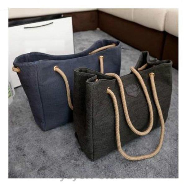 カジュアルでシンプルな大容量トートバックです。【サイズについて】※画像をご参照ください。【素材について】ポリエステル【カラーについて】生産ロットにより柄の出方や色の濃淡が多少異なる場合がございます。お使いのモニターや撮影時の光の加減などによ...