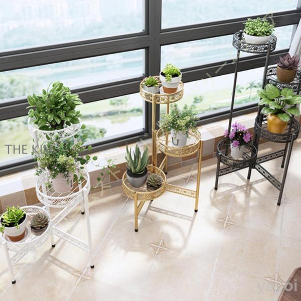 商品名：フラワースタンド　3段本体サイズ：約幅51cmx奥行51cmx高さ70cmトレーサイズ：Φ22cm素材：スチールカラー：ブラック、ホワイト、ゴールドこの商品はお客様の方で組み立てが必要となります。ご注意：色と寸法にわずかなずれがあり...