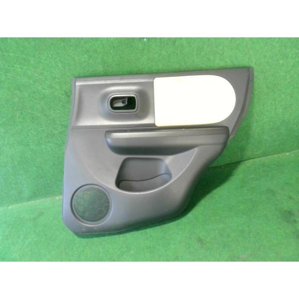 **** 商品説明を必ずご確認ください ****部品管理番号：000064064113350メーカー純正品番：83730-85K00-FMB部品名：右Rドアトリムメーカー代替品番：83730-85K02-FMB部品区分：リサイクル品車名：ラ...
