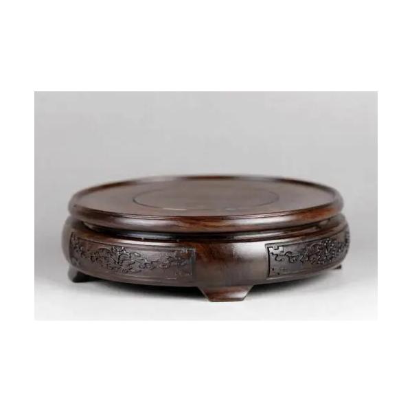 素材: 木 / サイズ: 高さ 5cm / 対応サイズ: 直径12cm程度まで / 原産国: 中国 / 重量: 記載なし / 仕上げ: 自然塗装 / 形状: 円形 / 用途: ディスプレイスタンド