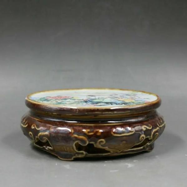 素材: 陶器・エナメル / サイズ: 高さ4.6cm 幅11.8cm / 原産地: 中国本土 / 重量: 記載なし / 仕様: 手描き模様、透かし彫り加工 / 注意: 手作りのため、模様の出方に個体差があります。衝撃に弱いので、取り扱いには...