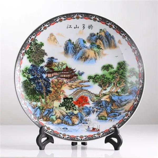 種類: simple hook plate素材: 陶器・釉薬 / 台座素材: 木材 / サイズ: 直径25cm / セット内容: 陶器盤1枚、木製台座1個 / 原産地: 中国本土 / 重量: 記載なし / 装飾: 手描き風山水模様 / 用途...