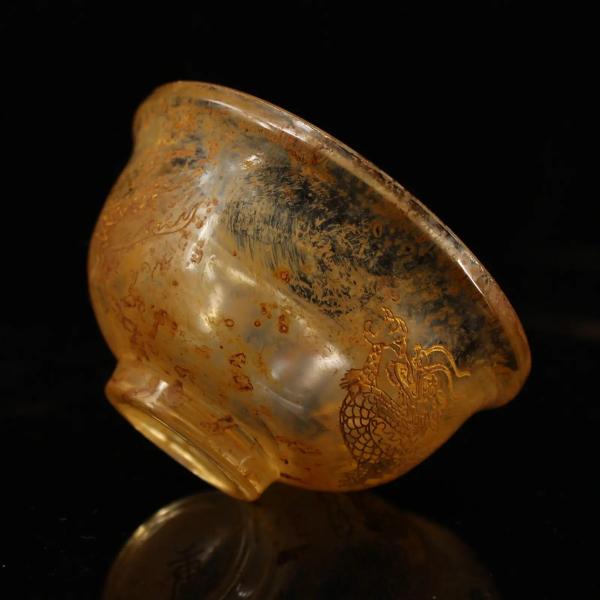 サイズ: 9.5cm x 9.5cm x 5cm / 素材: ガラス / 製造地: 中国本土 / 重量: 記載なし / 形状: 碗型 / デザイン: 龍と鳳凰の浮き彫り / 用途: インテリア飾り / 注意: 手作業による彫刻のため、模様の...
