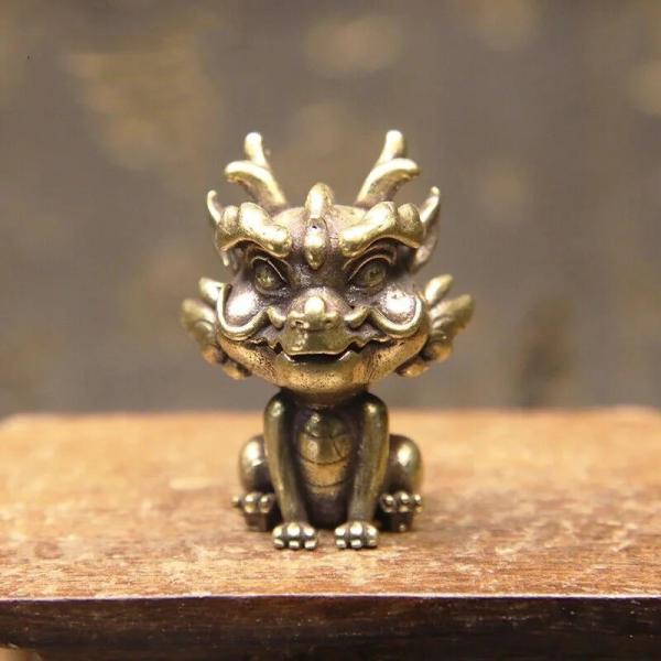 素材: 銅 / サイズ: 約2.4×3.3cm / 重量: 約38g / 仕上げ: 手彫り仕上げ / 包装: フォームバッグ入り / テーマ: 動物 / 原産地: 中国本土 / 関連語: オブジェ 飾り物