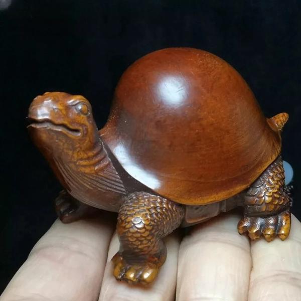 素材: 木製 / テーマ: 動物 / サイズ: 長さ75mm 高さ48mm 幅58mm / 重量: 60g / 関連語: オブジェ 飾り物