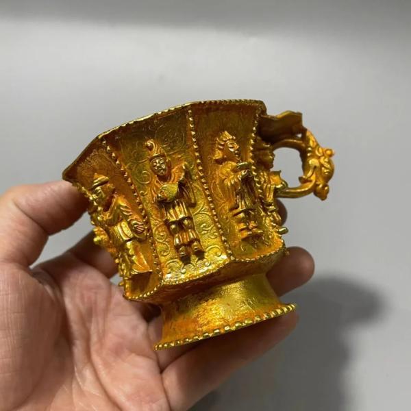 素材: 真鍮 / サイズ: 幅8.5cm、高さ5.8cm / テーマ: 八仙 / 起源: 中国 / 関連語: ブラス オブジェ 飾り物