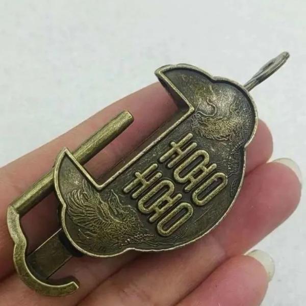 素材: 真鍮 / タイプ: 南京錠 / 用途: 箱、棚、引き出し、小物入れ / 特徴: 小型、装飾用、ヴィンテージ調 / 関連語: ブラス