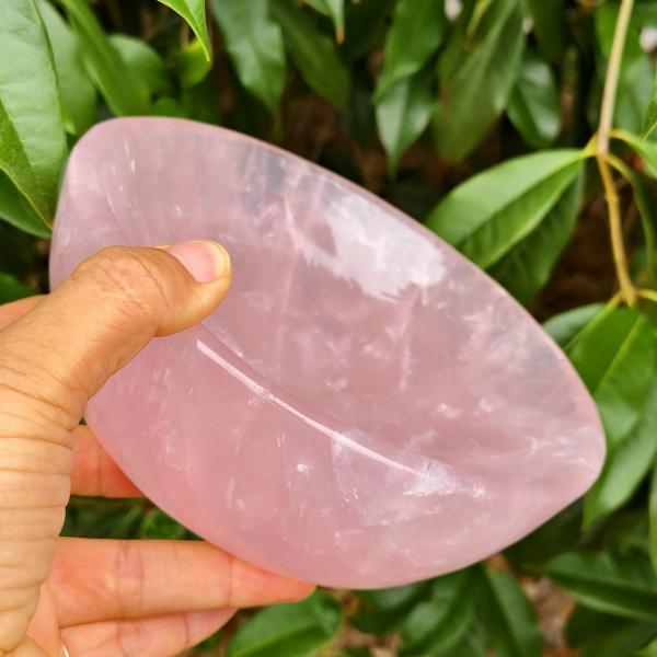 種類: 200-350g / China Mainland素材: 天然ローズクォーツ（紅水晶） / 重量目安: 200gから1.8kgまで（ご注文サイズにより異なる） / 形状: ボウル型・手磨き / 発送元: 海外倉庫 / 配送: 送料無...