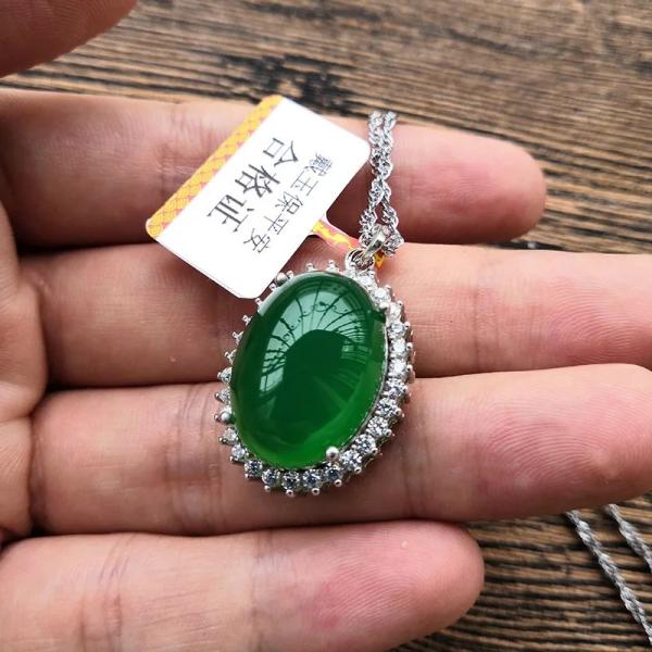 素材: 翡翠 / 形状: ペンダント / チェーン素材: 925スターリングシルバー / 重量: 記載なし / 発送元: 海外倉庫 / 梱包: プラスチックケース入り / 原産地: 記載なし / 性別: 女性向け / 商品タイプ: ファッシ...