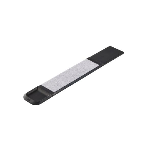 手前マツリ防止で手返しアップ！！コンパクトに折り畳めるイカ仕掛け用マット。スッテやプラヅノをマットに並べて不意の糸ガラミや手前マツリを防止。折り畳んでコンパクトになり持ち運び楽々。糸が絡みにくいフラットデザイン。本体側面の簡易計測スケールは...